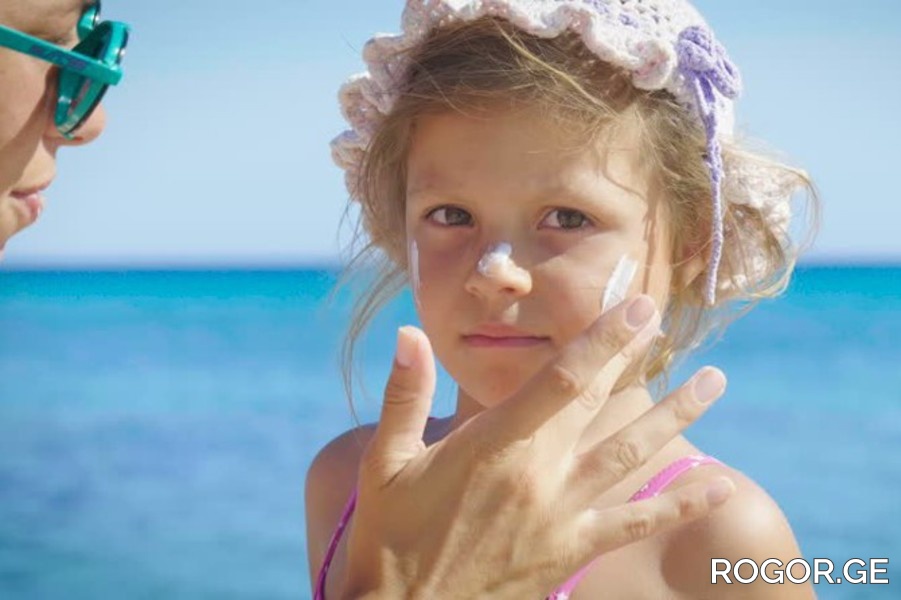 როგორ დავიცვათ ბავშვები მზისგან პლაჟზე - rogor.ge