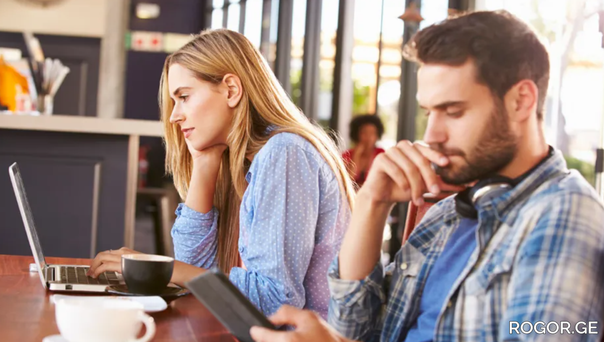 როგორ იქცევა მამაკაცი სოციალურ ქსელებში, თუ ურთიერთობაში უკმაყოფილოა: 9 ნიშანი - rogor.ge