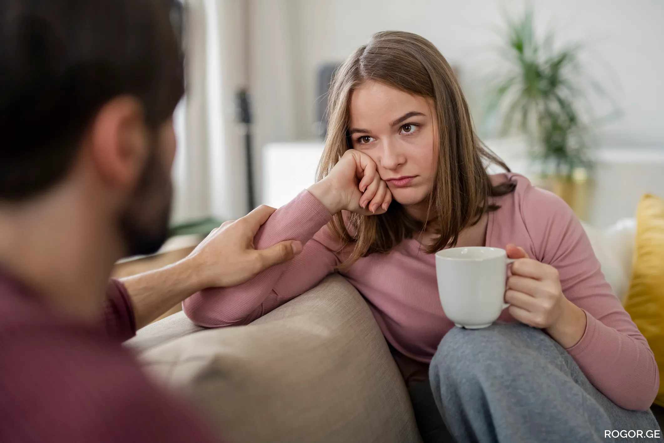 როგორია მამაკაცის ტყუილების 9 სახეობა, რომელიც გაიძულებთ ცუდ ურთიერთობაში დარჩენას - rogor.ge