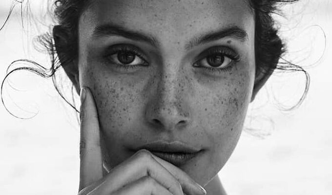 როგორია 8 გასაოცარი თვისება, რომლებსაც მამაკაცები ქალებში შეუდარებლად მიიჩნევენ - rogor.ge